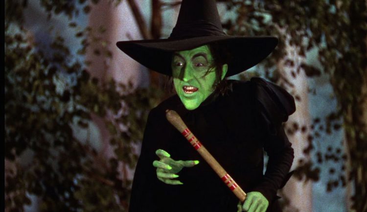 The Wicked Witch of the West’s Hourglass Goes for $495K – TVovermind