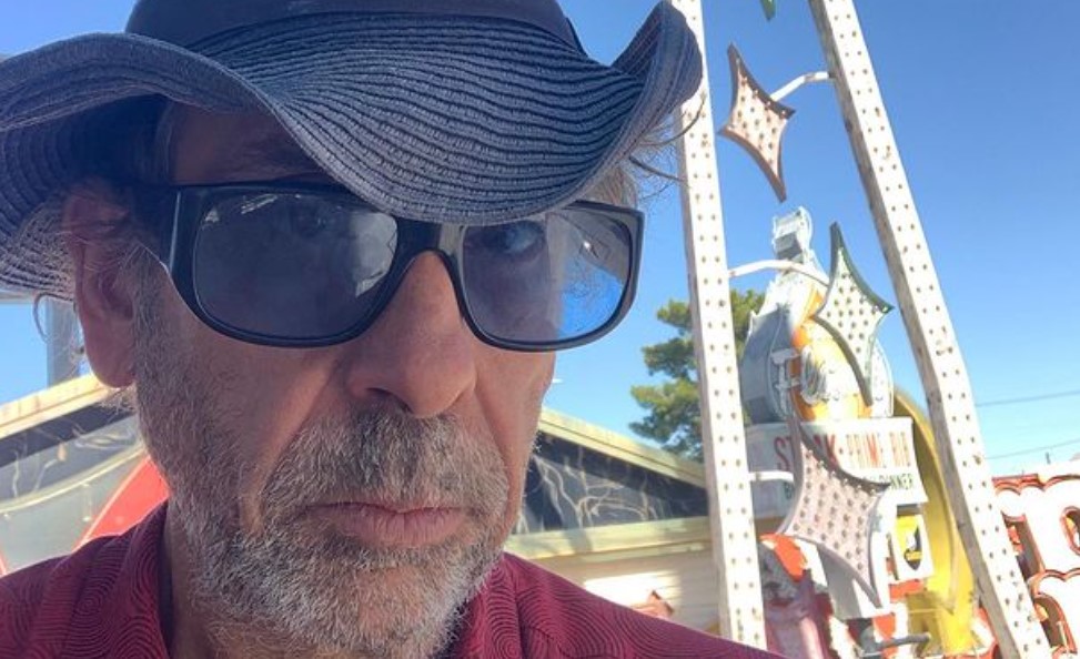 10 Interesting Details About Tim Burton You Wish You Knew Sooner ...