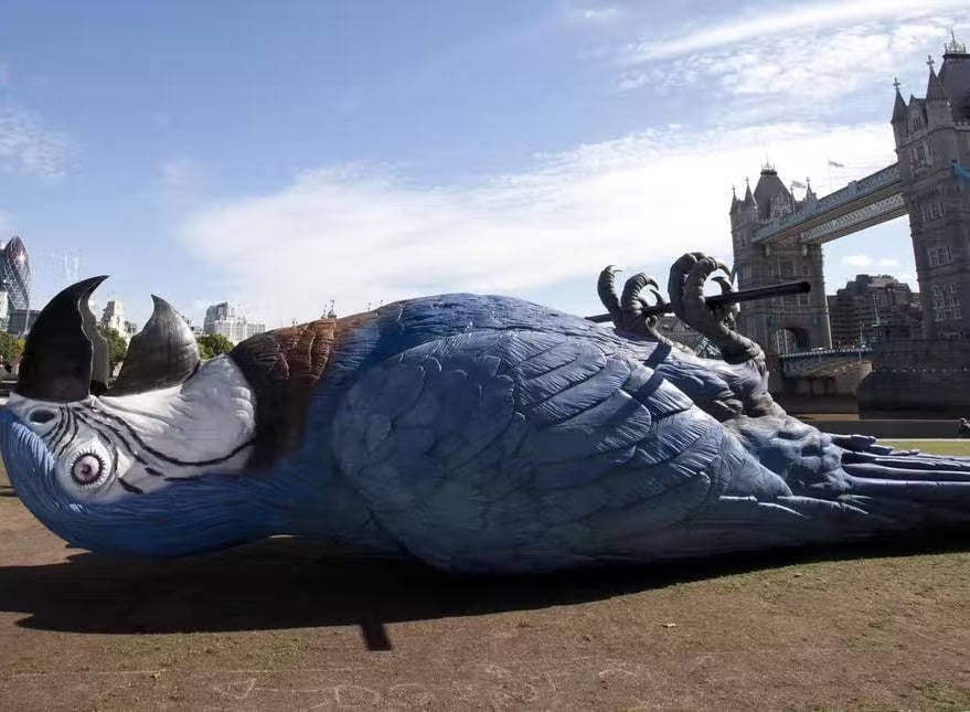 London’s 50-Foot Dead Parrot Attraction Honors Monty Python - TVovermind