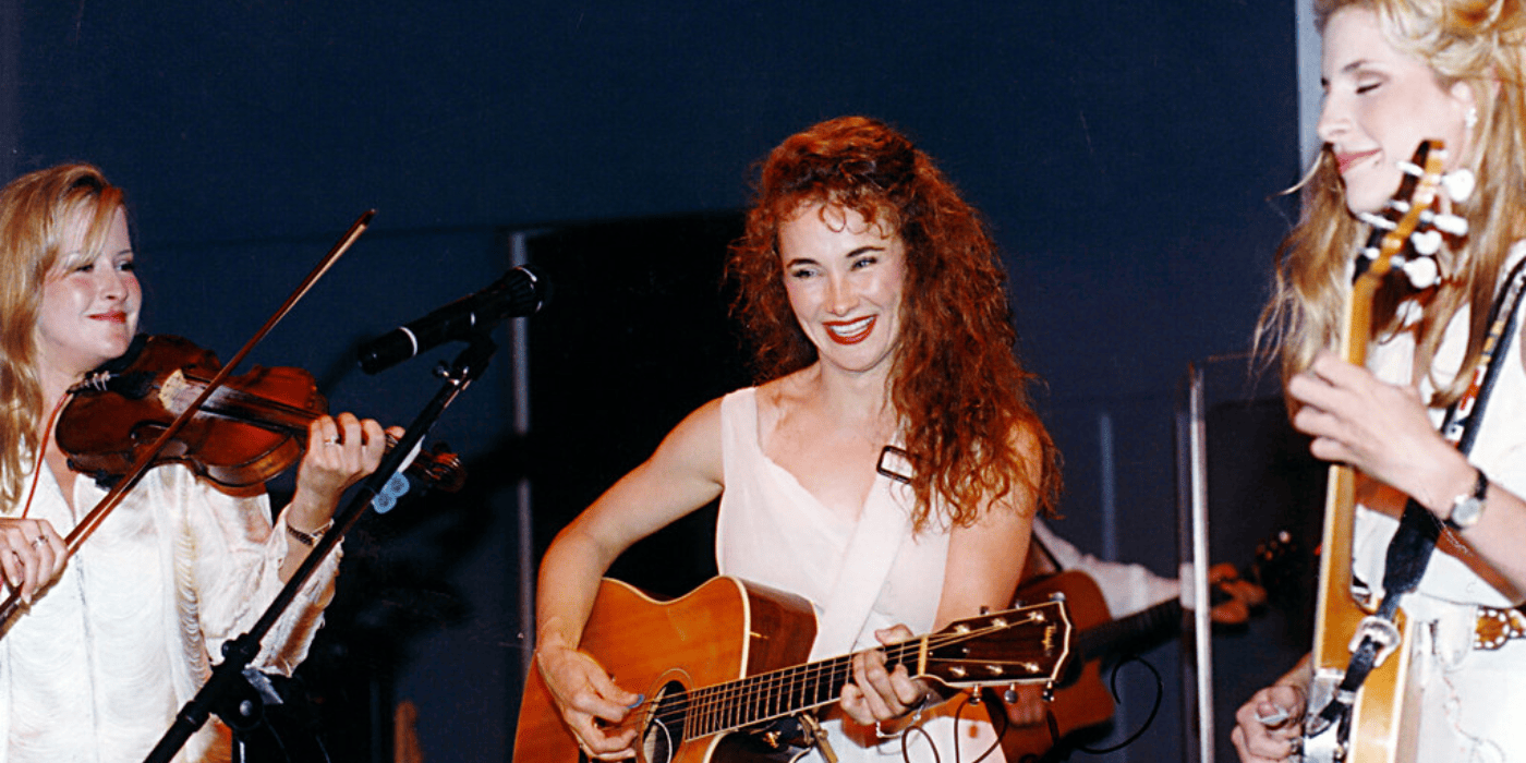 Laura Lynch, Dixie Chicks Founding Member, Dies in Car Crash - TVovermind